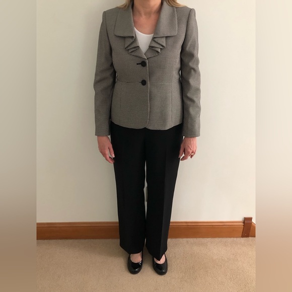 Kasper | Jackets & Coats | Feminine Kasper Petite Size 6 Pant Suit ...